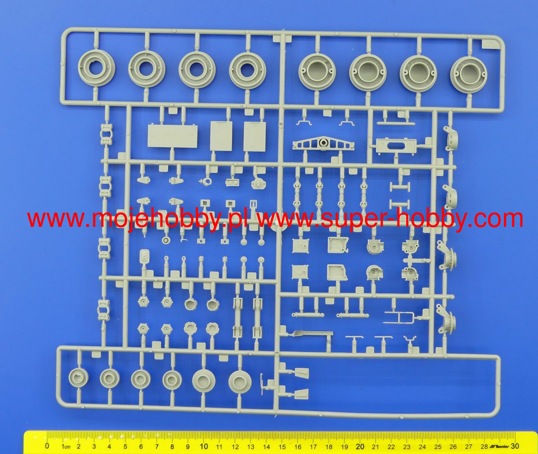 KET-T Recovery Vehicle based on the MAZ-537 Heavy Truck Trumpeter 01079