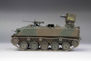 JGSDF Type 60 Armoured Personnel Carrier w/ MAT FineMolds -FM53