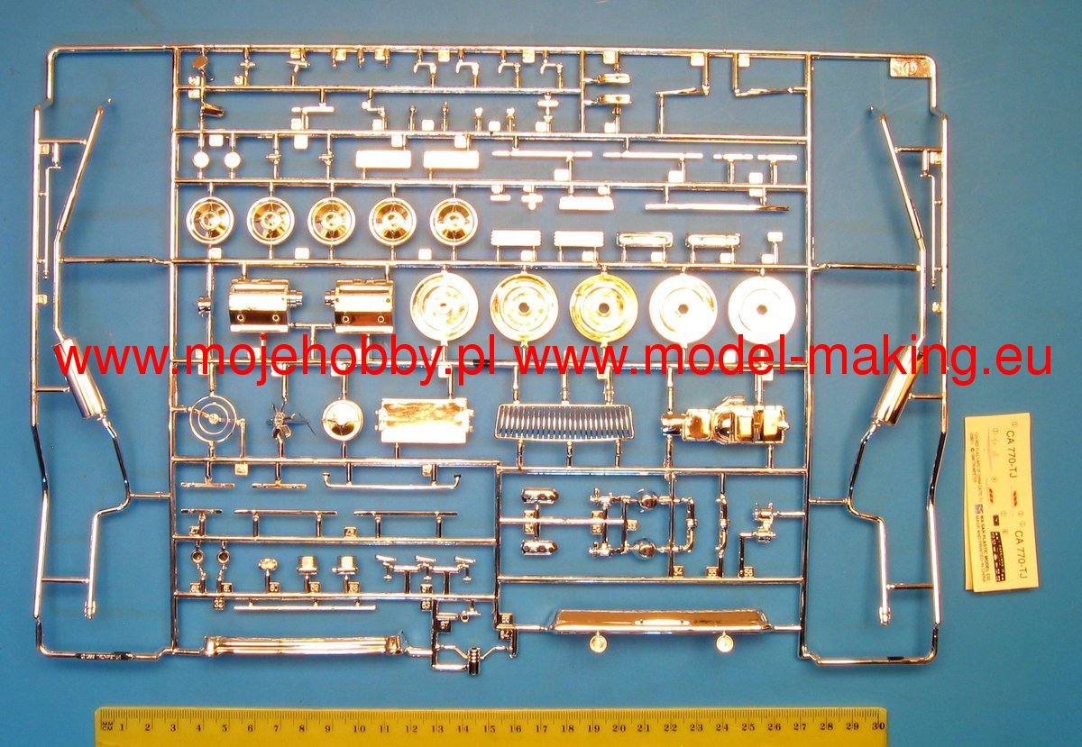 Red Flag CA770 TJ Car Trumpeter 03801