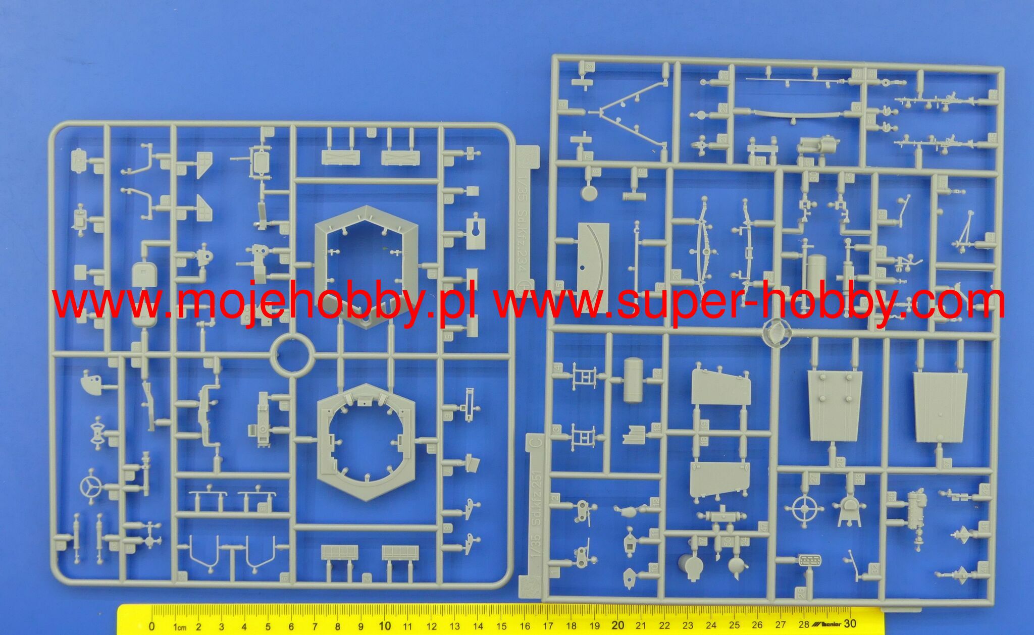Sd.Kfz.251/23 Ausf.D Reconnaissance Vehicle Dragon 6985