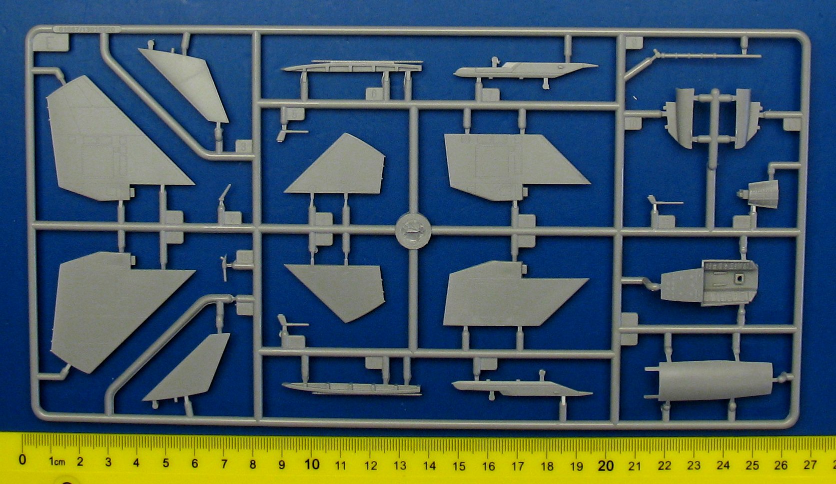 Russian Su-33 Flanker D with flight deck Trumpeter 01678