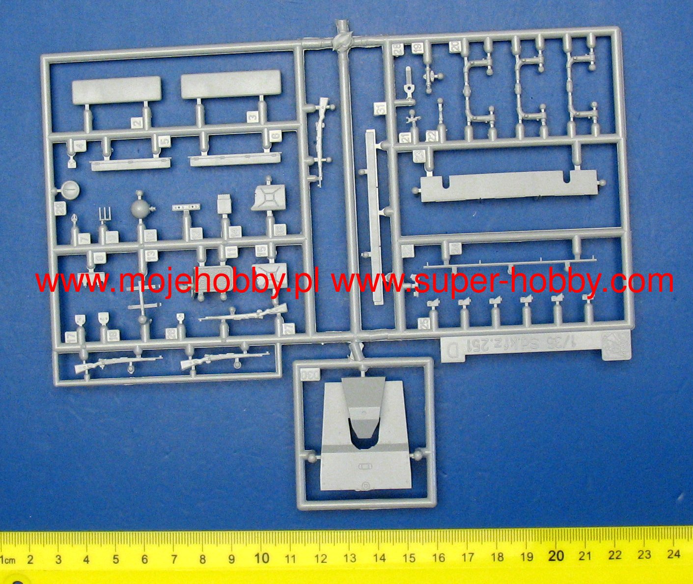 Sd.Kfz.251 D 28/32cm Wurfrahmen 40 (2 in 1) Dragon 6861