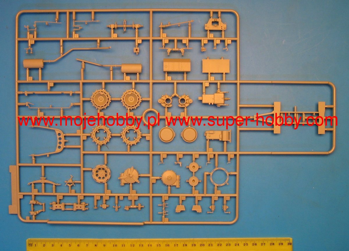 German Sd.Kfz.7 8 tons Half-Track Early Production with Crew Dragon 6545