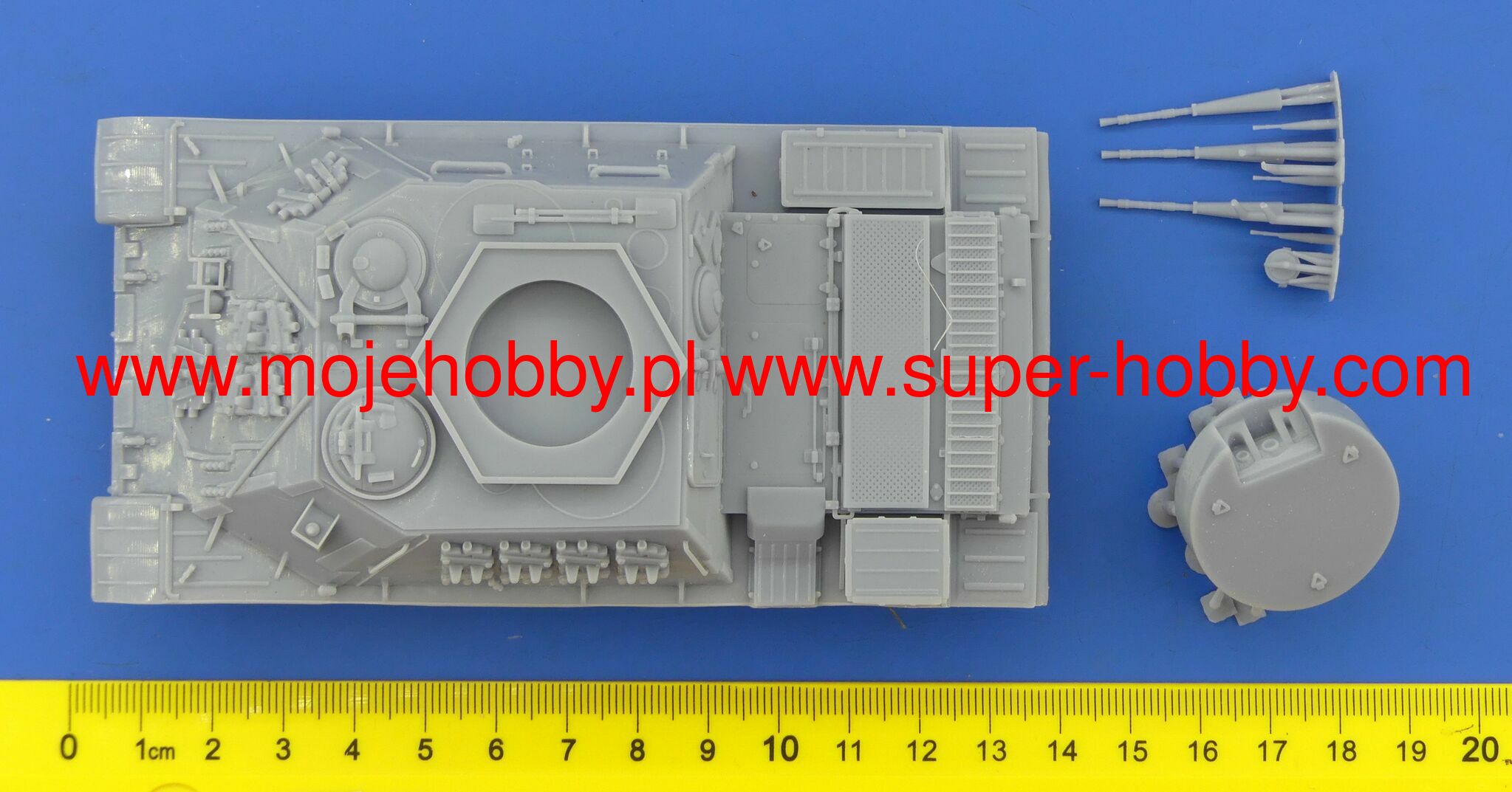 BMR-1 Early RED TANK MINIATURE -48142