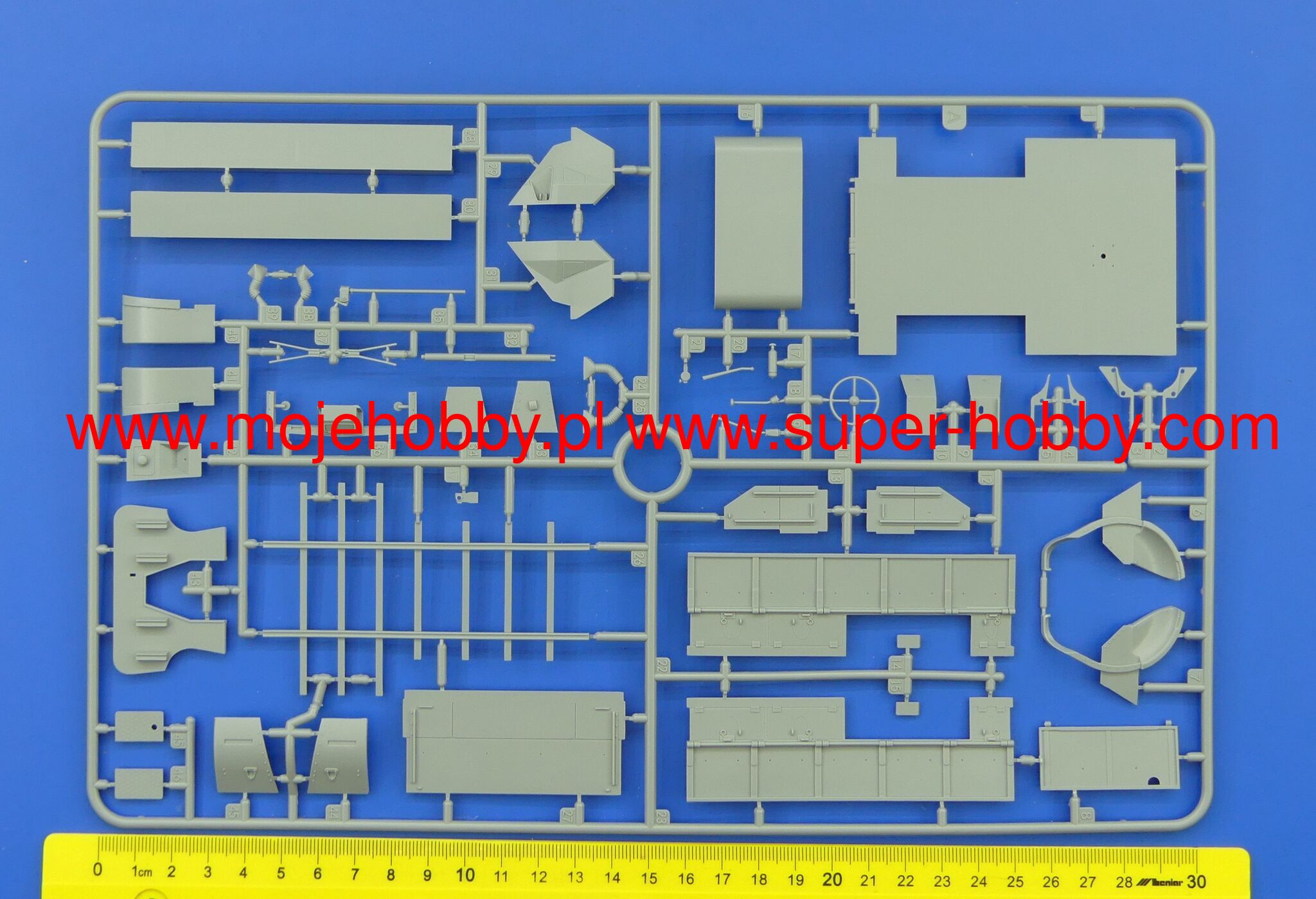 LRDG F30 Patrol Truck With Offset Rear Bed, Standard Edition Thunder Models 35310