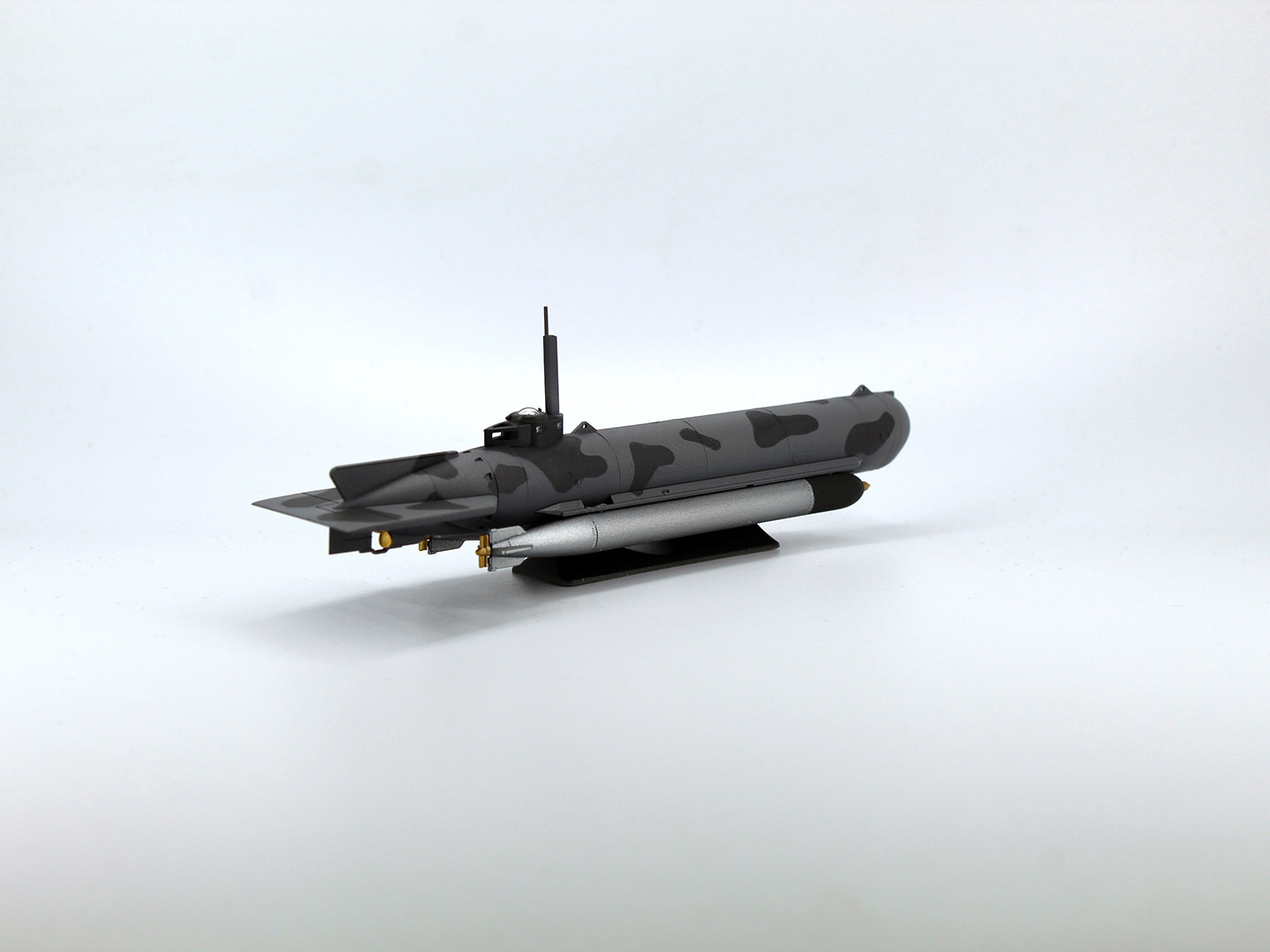 U-Boat Type 'Molch' - WWII German Midget Submarine ICM S019