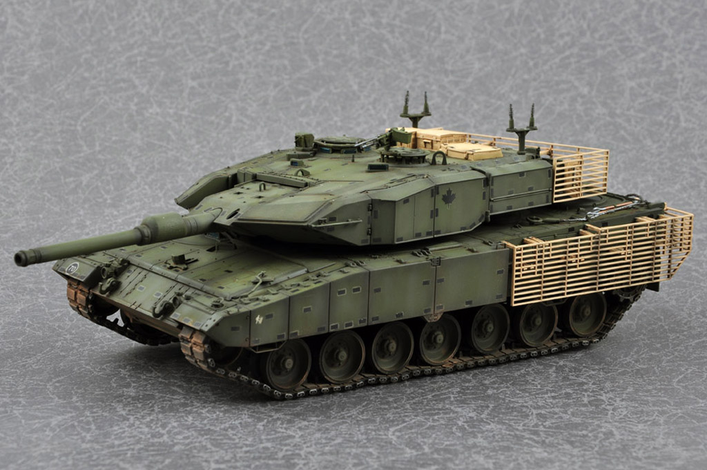 Leopard 2A4M CAN Hobby Boss 83867