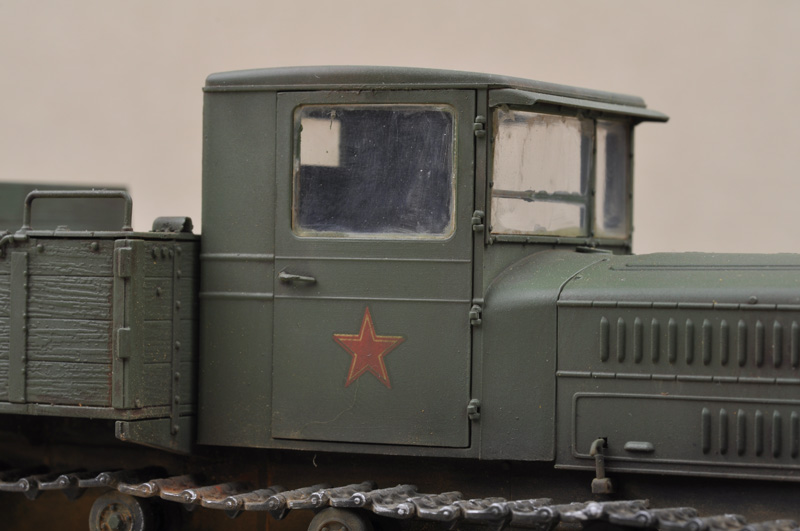 Soviet Heavy Tractor Komintern Trumpeter 05540