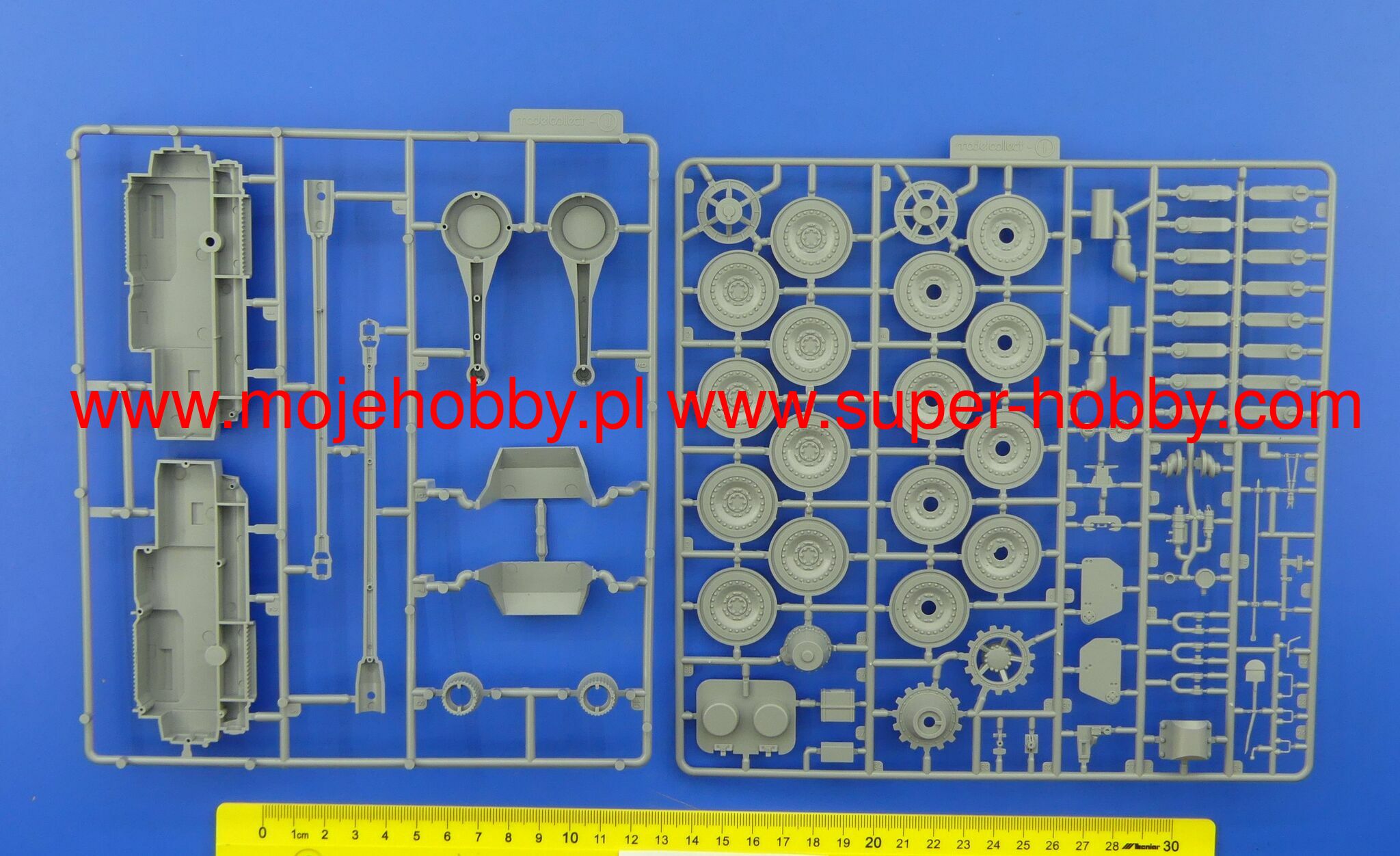 German SDKFZ.553 Ausf.Vierfüßler "mit 15cm sIG33" Model Collect -UA35042