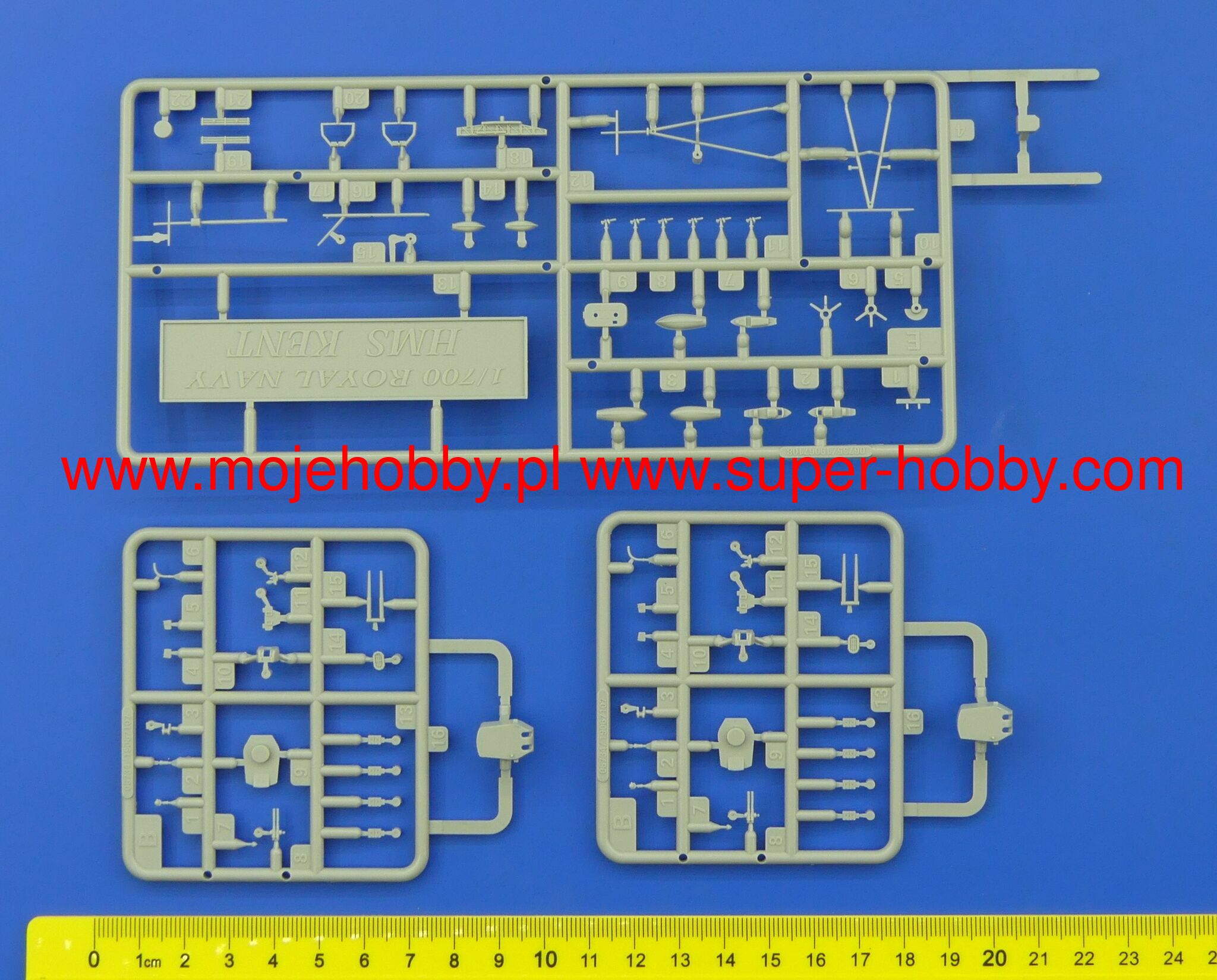 HMS Kent Trumpeter 06735