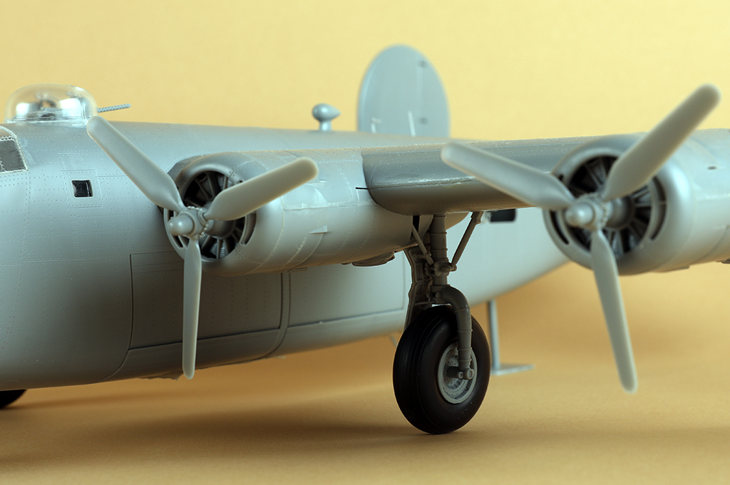 Consolidated B-24J Liberator Hobby Boss 81774