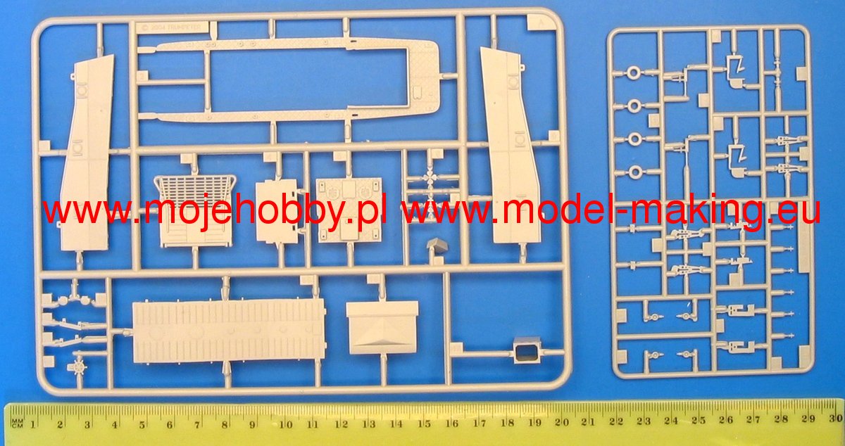 WW2 LCM 3 USN Vehicle Landing Craft Trumpeter 00102