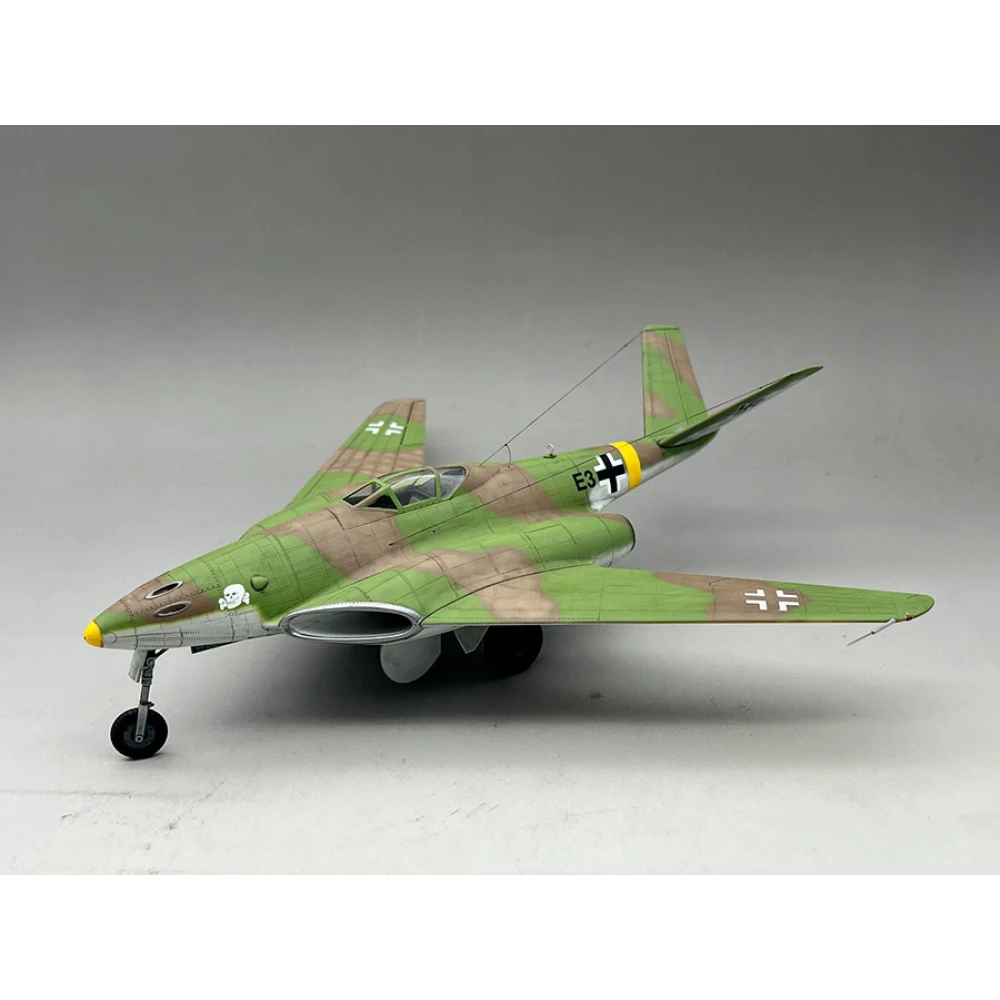Me262 HG III 'V Tail' Amusing Hobby 48A004