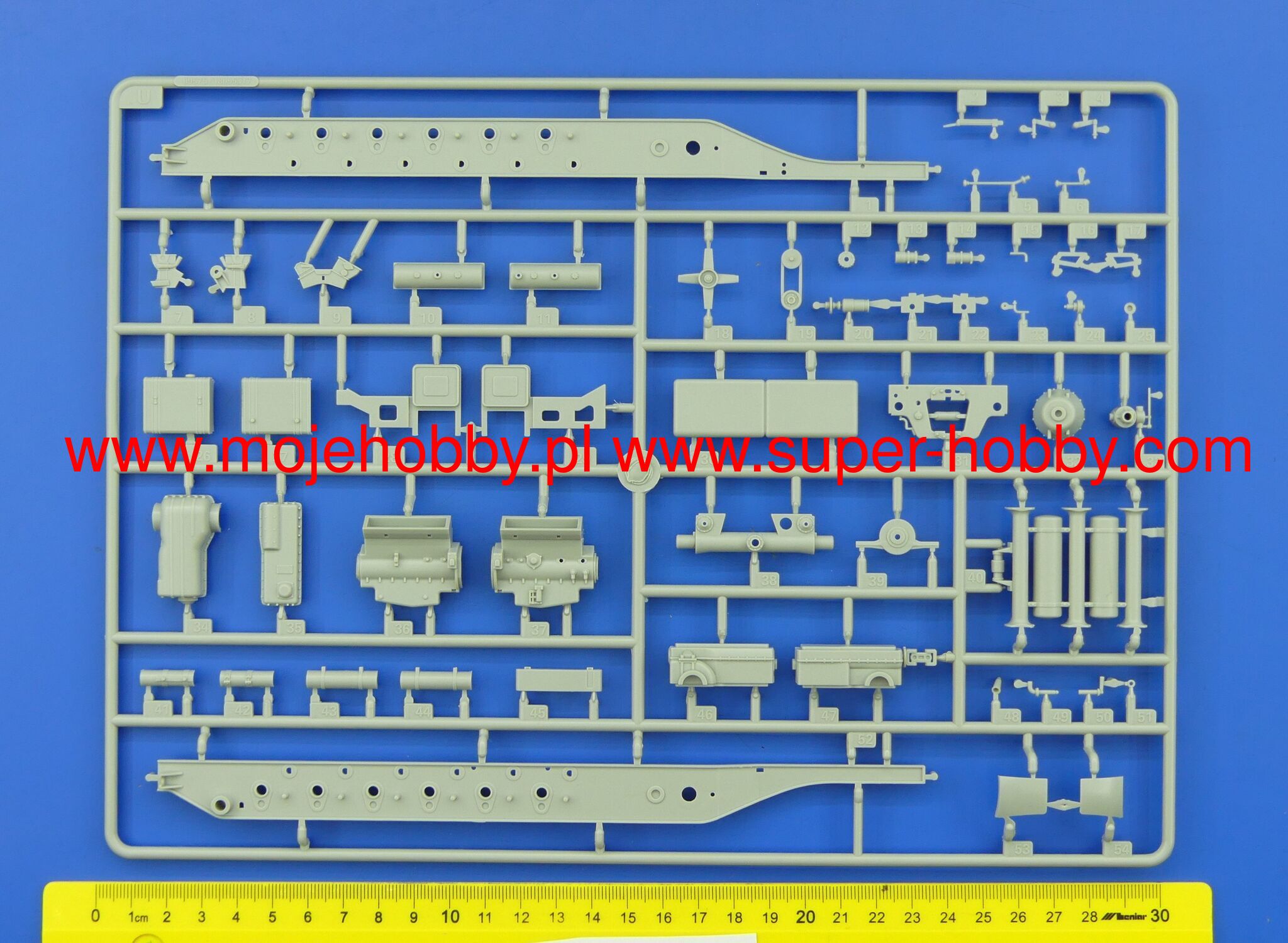 Schwerer Zugkraftwagen 18 t with 6 t Billstein-Crane - Sd.Kfz.9/1 ...
